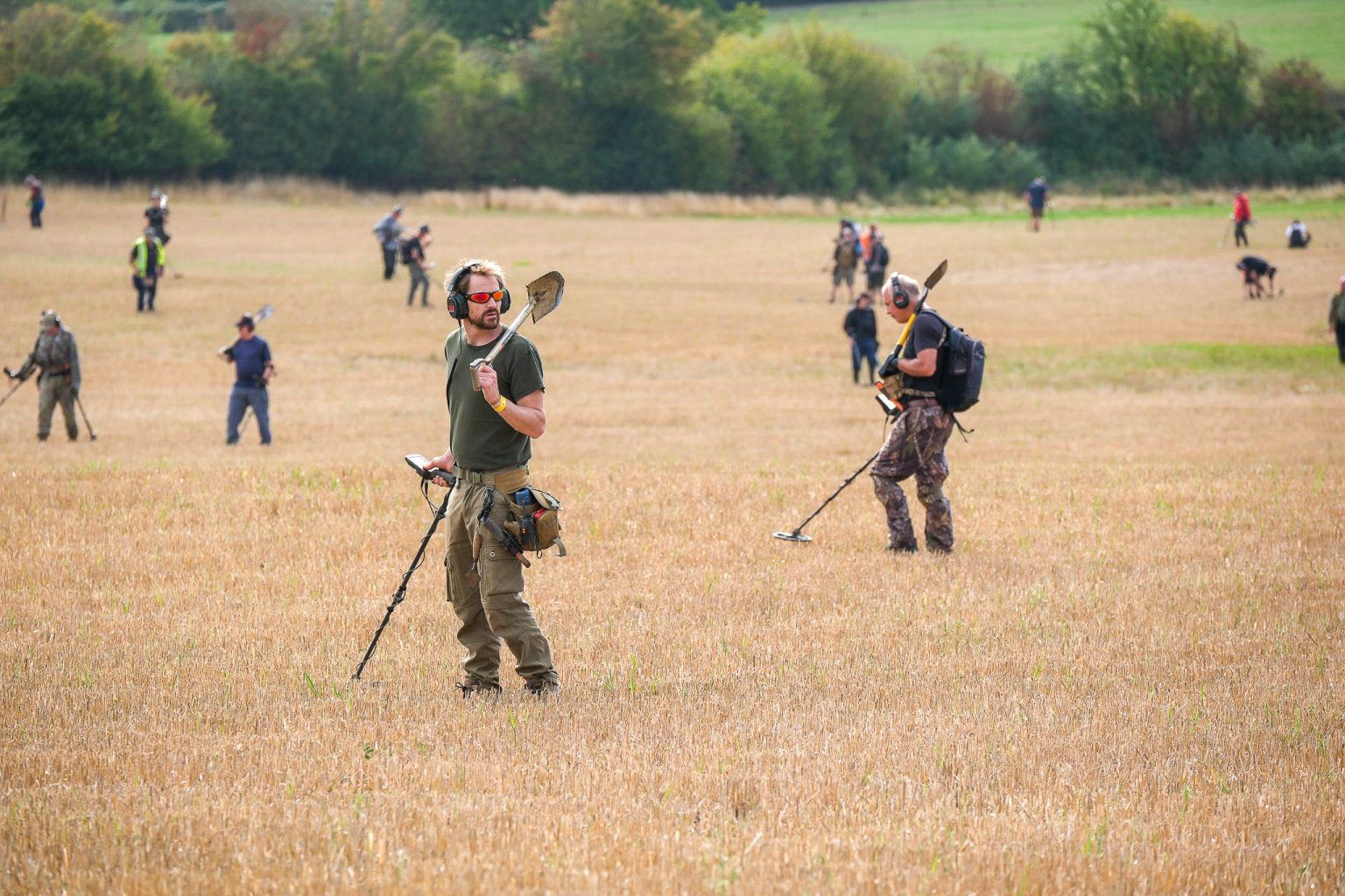 Metal detectorists donate £40,000 for hospital scanner - White Horse News
